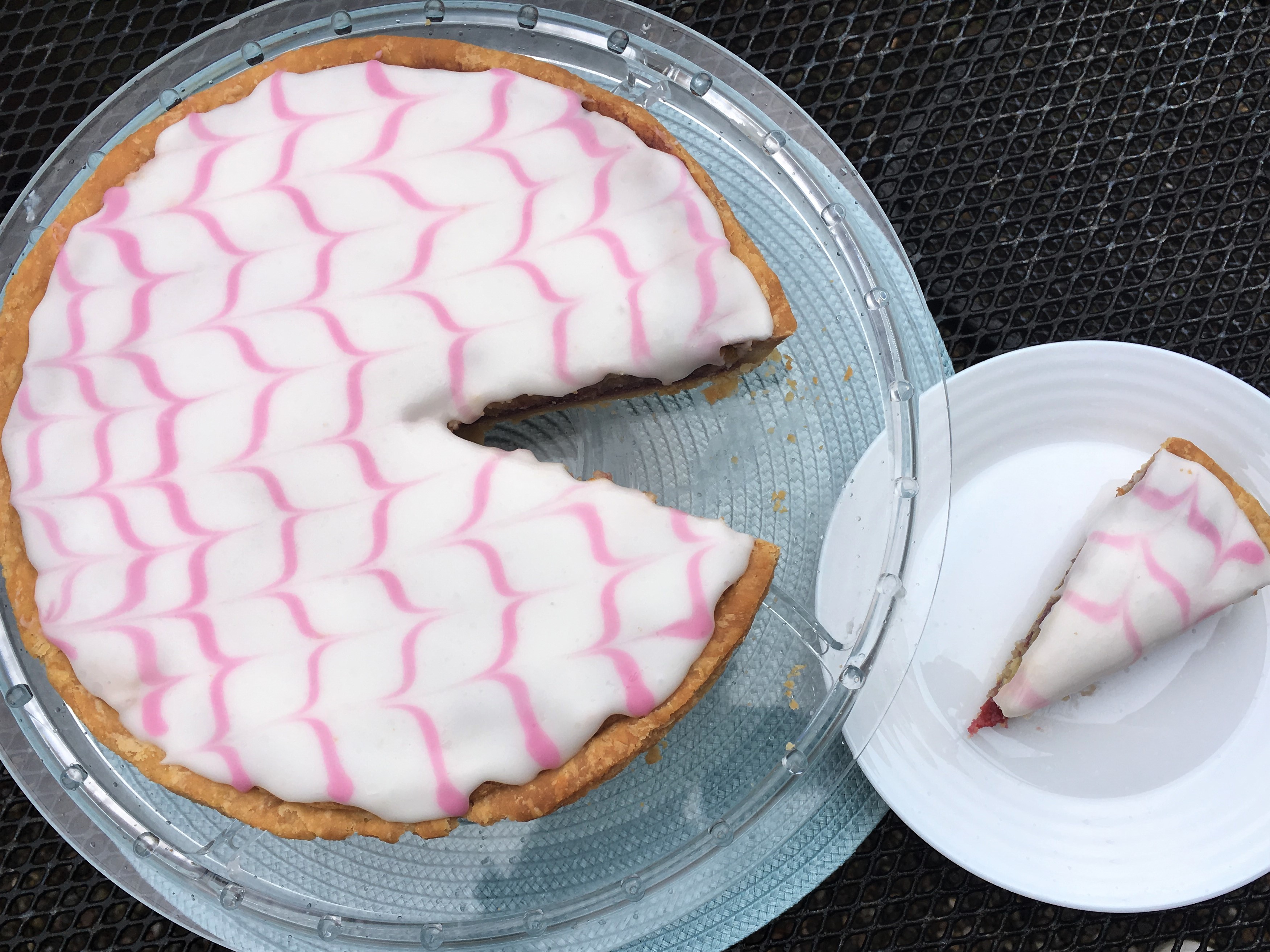 Mary Berry´s Bakewell Tart with Feathered Icing - TheUniCook