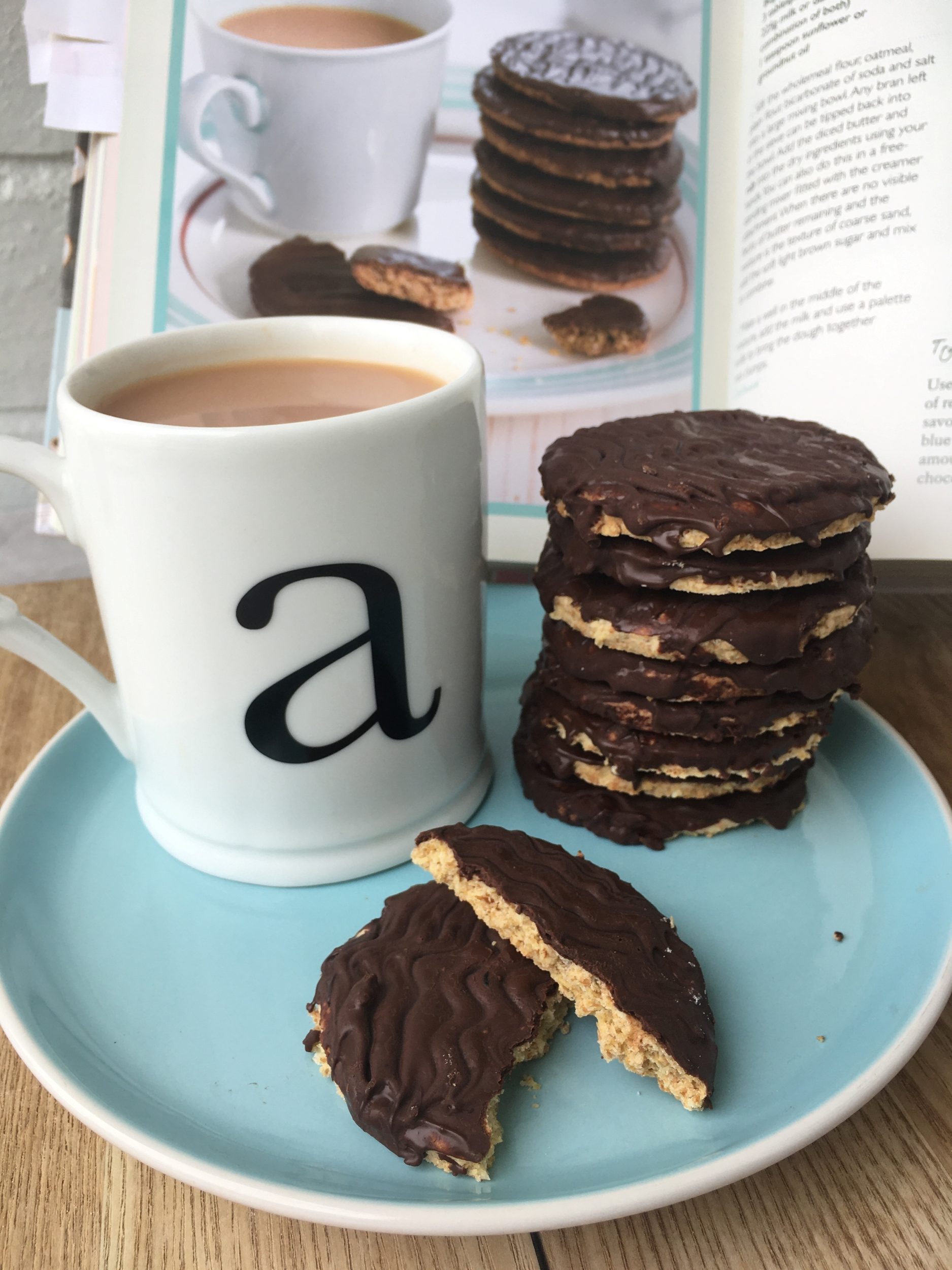 Chocolate Digestive Biscuits | British Classic - TheUniCook