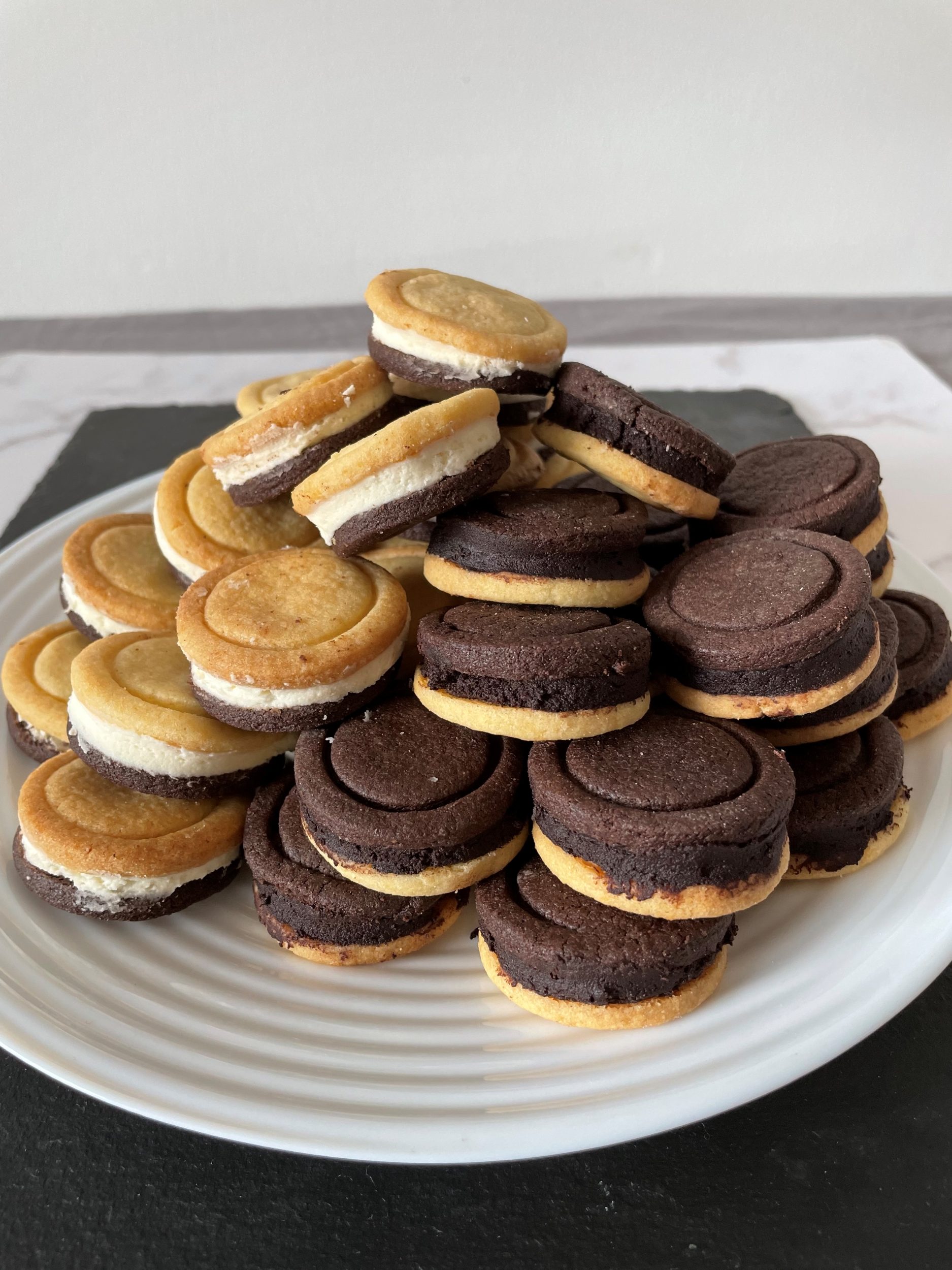Ringo’s Biscuits – Italian Chocolate and Vanilla Sandwich Biscuits ...