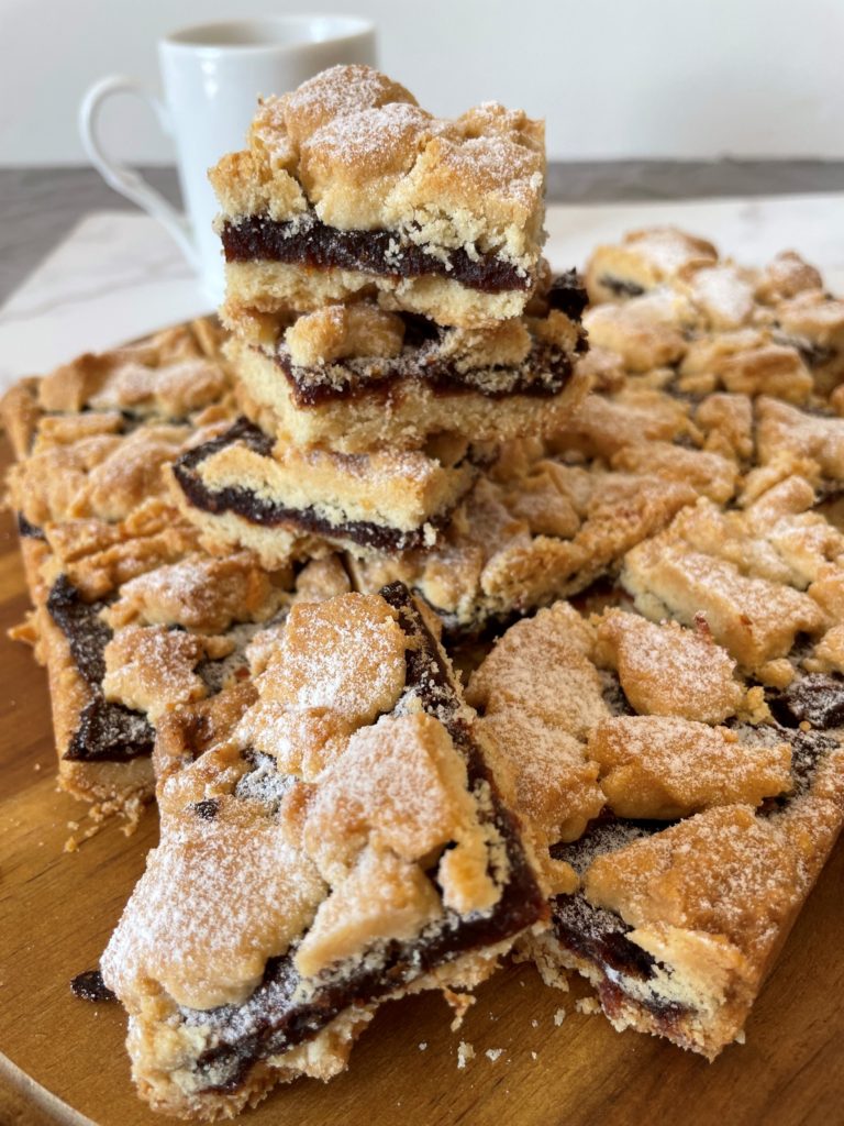 Date & Stem Ginger Shortbread Squares - TheUniCook