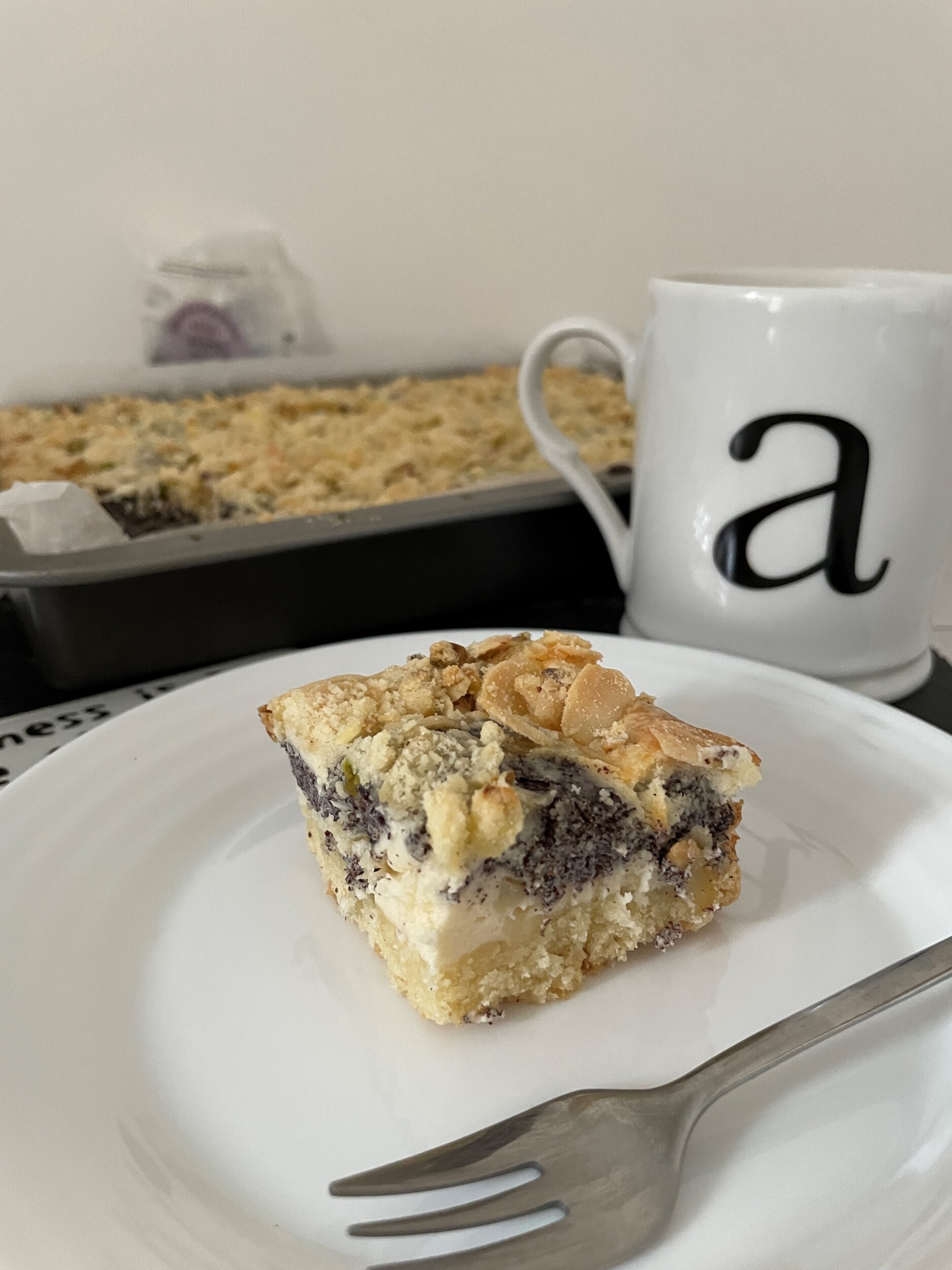 Poppy Seed Crumble Cake - TheUniCook