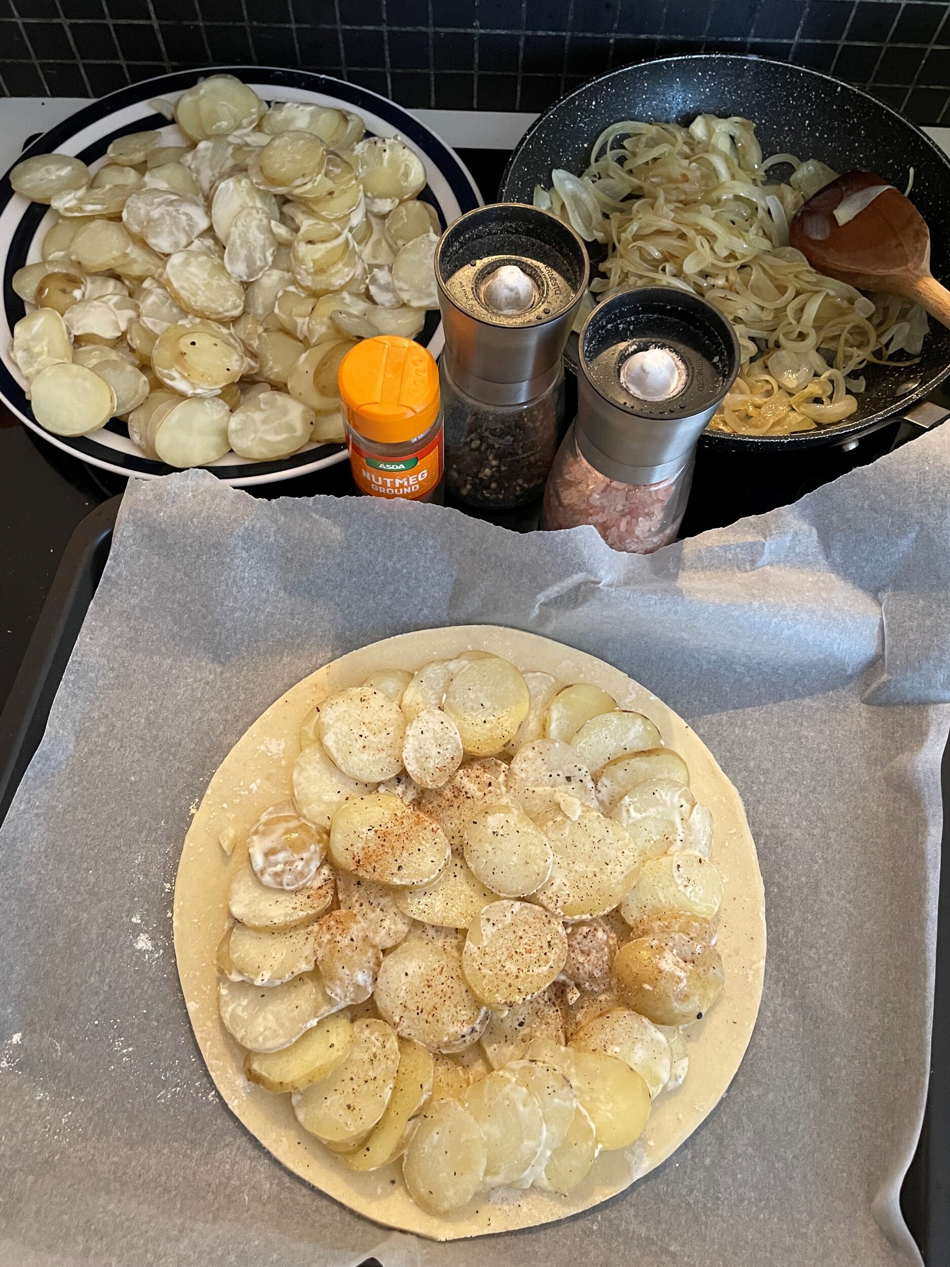 Paul Hollywood’s Dauphinoise Potato and Caramelised Onion Pithivier ...